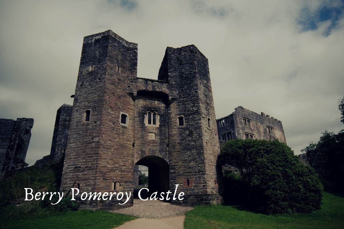 10 Most Haunted Places in Devon | Pubs & Castles | MJ Wayland
